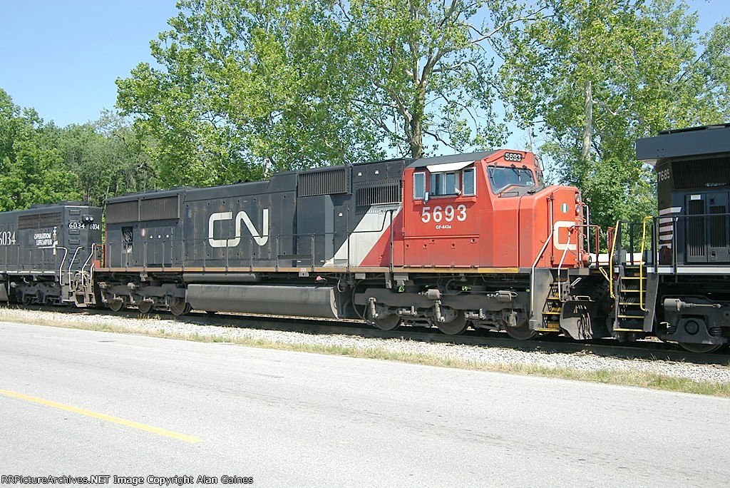 CN SD75i 5693